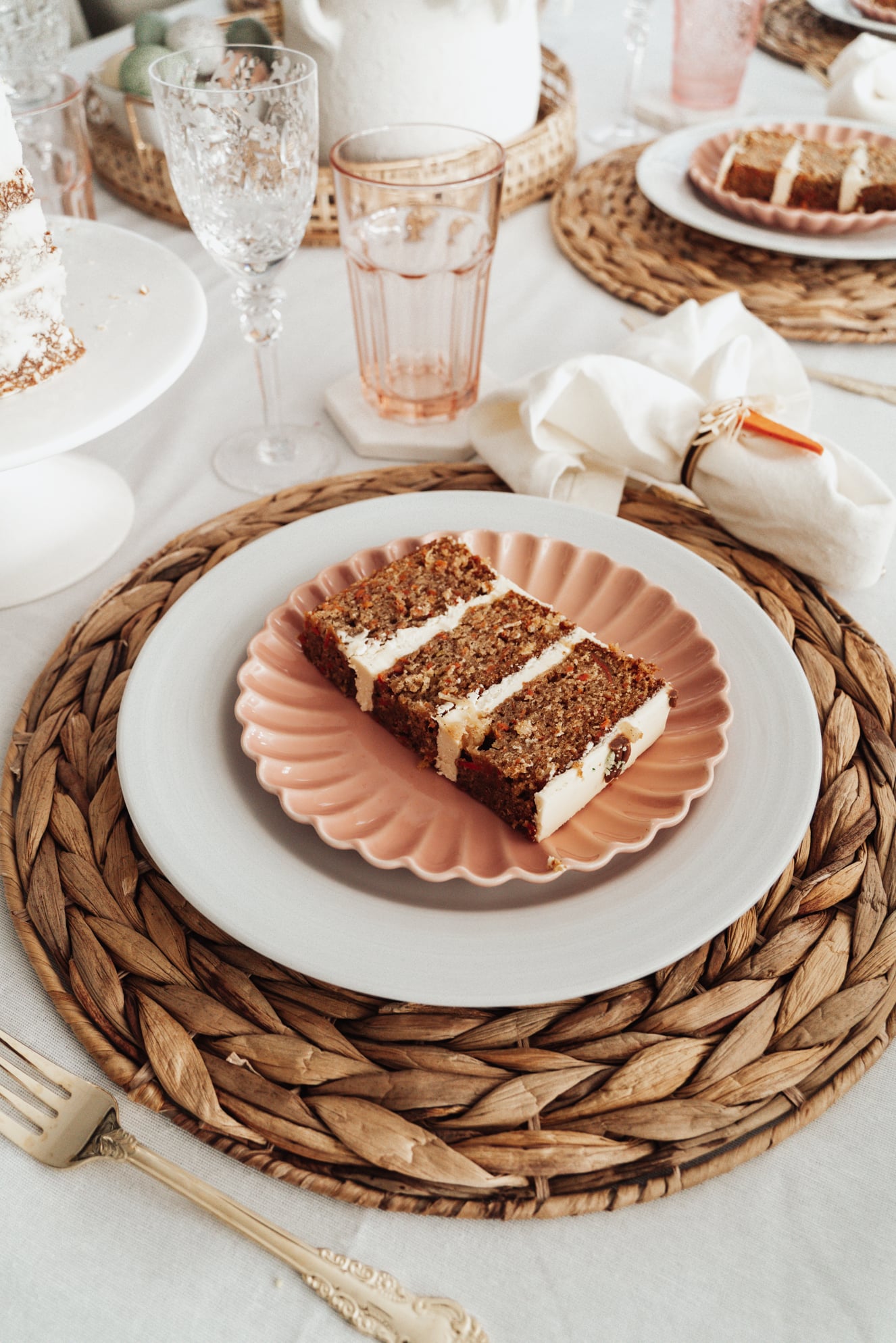 Simple Neutral Easter Tablescape - The Windy City Dinner Fairy